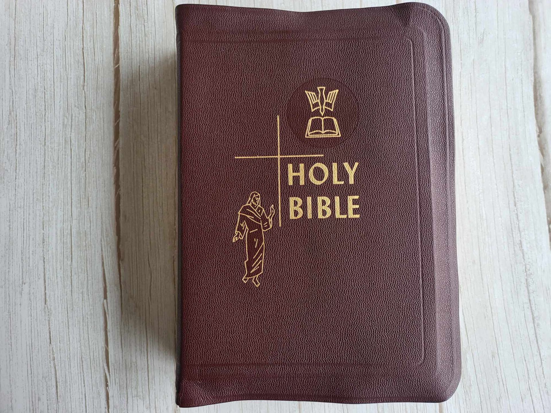 The Catholic Press Family Edition Of The Holy Bible 1950 - Raamatugalerii