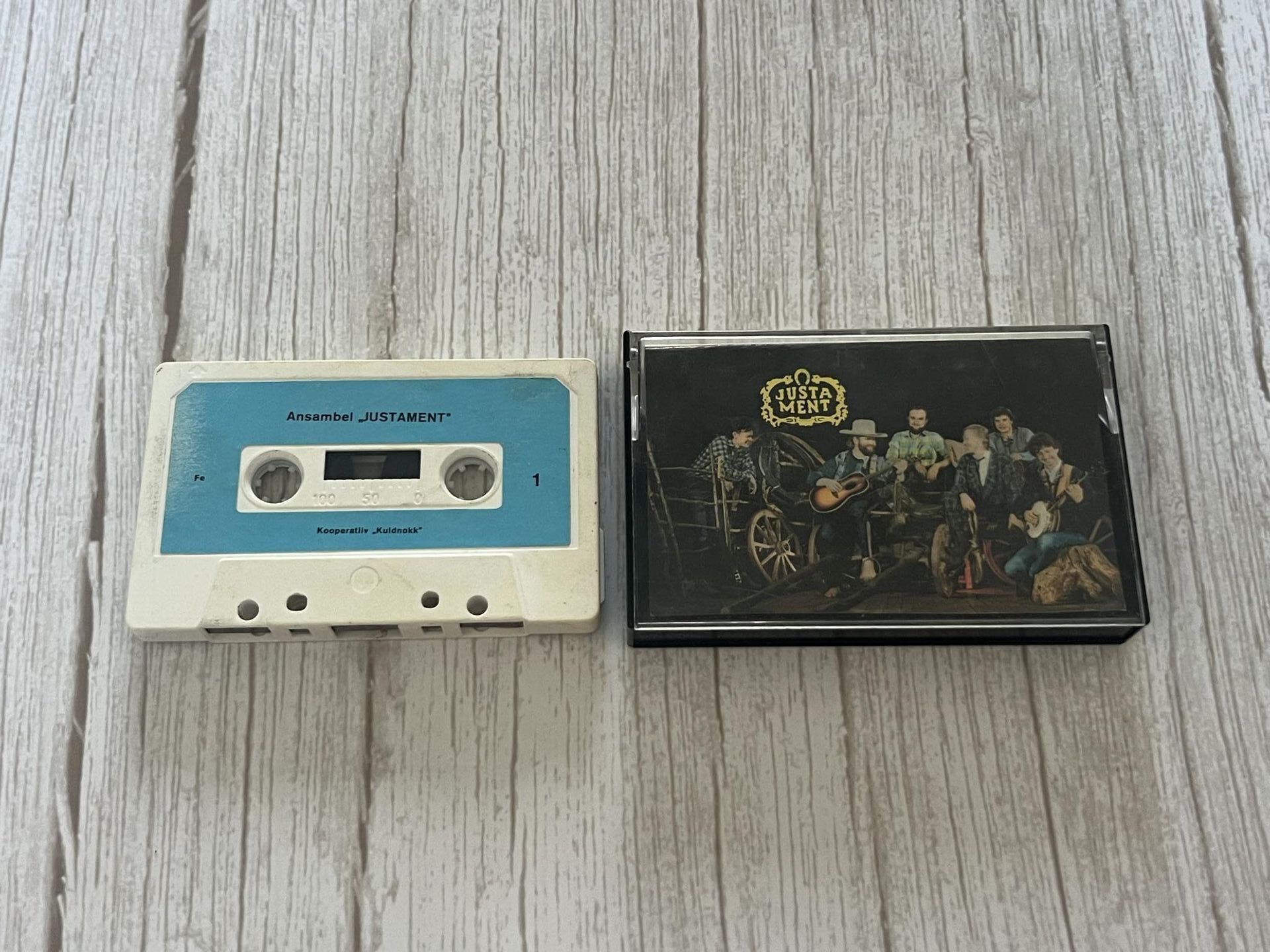 Ansambel Justament - Raamatugalerii